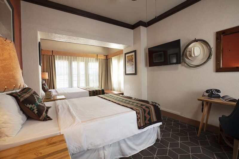 Rooms & Suites - El Rancho Hotel
