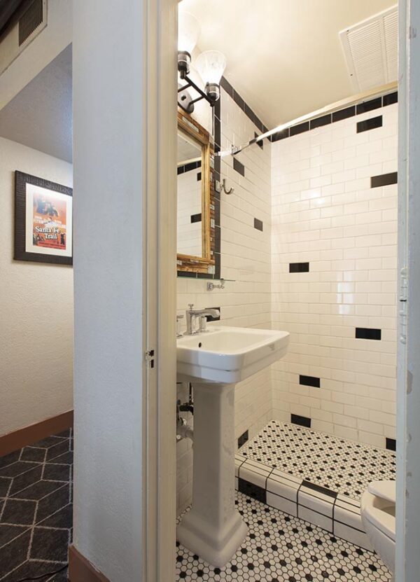 Rooms & Suites - El Rancho Hotel